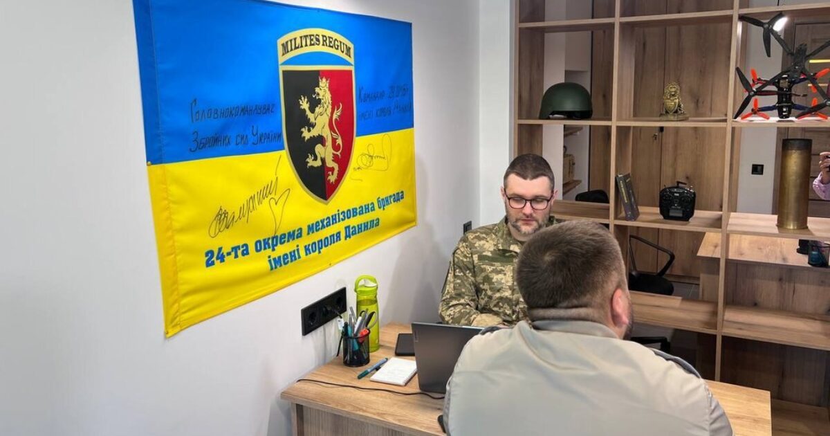 Army recruitment centres across Ukraine compete for the best candidates ...